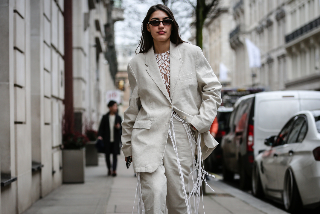 Greige -Το chic χρώμα που τονίζει το μαύρισμα και κάνει τα καλοκαιρινά ...