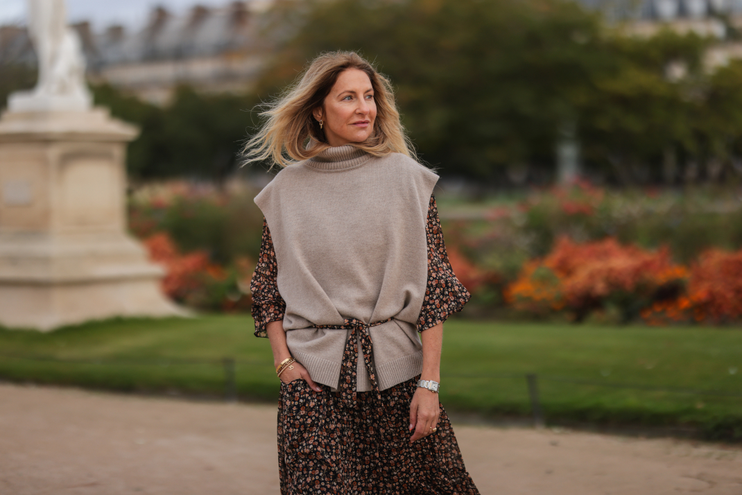 5+1 chic outfits για την άνοιξη από κομψές influencers άνω των 50 | BOVARY