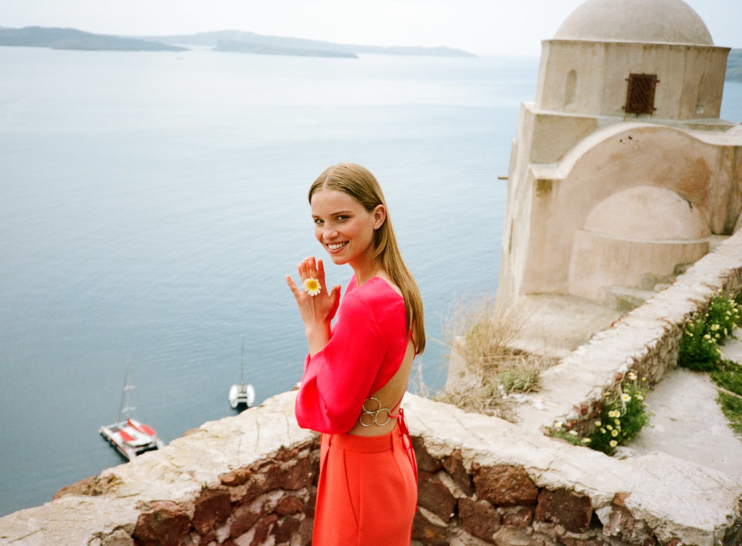 New nostalgia -Η καλοκαιρινή συλλογή των Zara έχει φόντο την Σαντορίνη ...