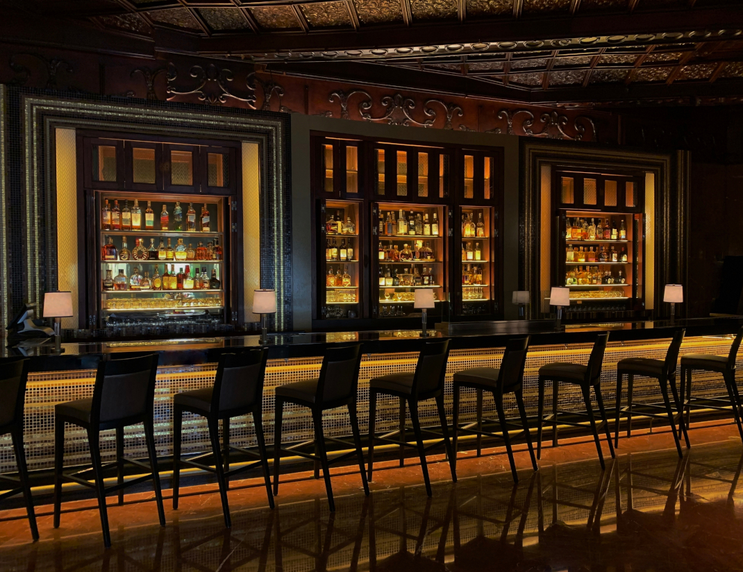 Πέντε ατμοσφαιρικά μπαράκια για να πιείτε το ποτό σας με ...