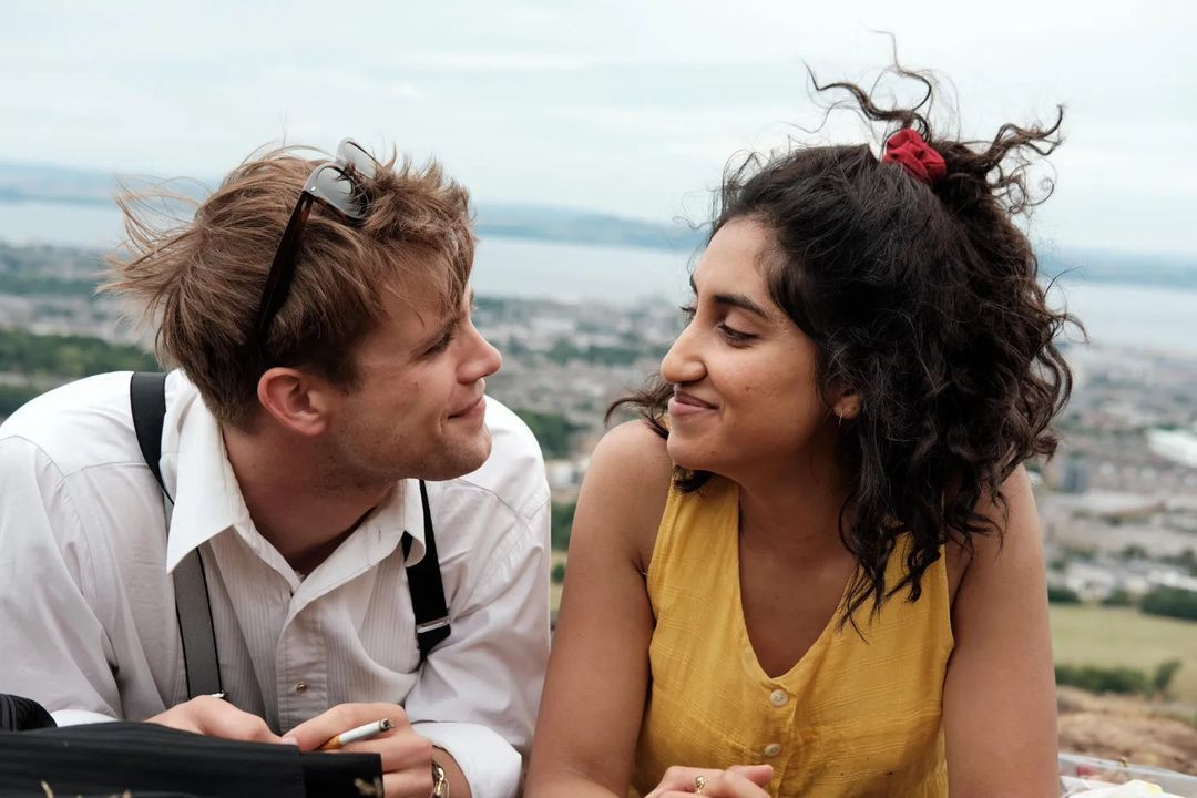 One Day: Ποιοι είναι οι πρωταγωνιστές της σειράς που κάνει θραύση στο ...