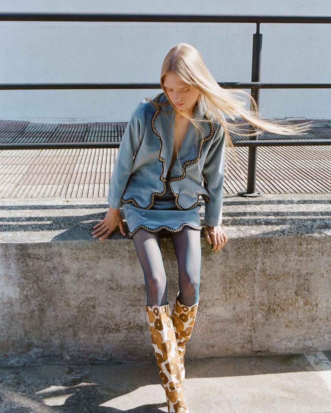 Πώς να ανοίξετε φυσικά το χρώμα των μαλλιών σας -6 εύκολες DIY συνταγές | BOVARY