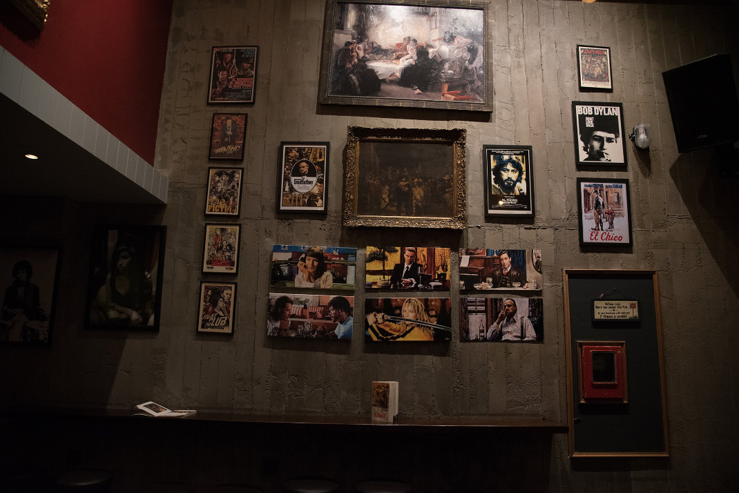 Django Bar: Eνα σινεφίλ μπαράκι στην Κηφισιά που τιμά τον Ταραντίνο ...