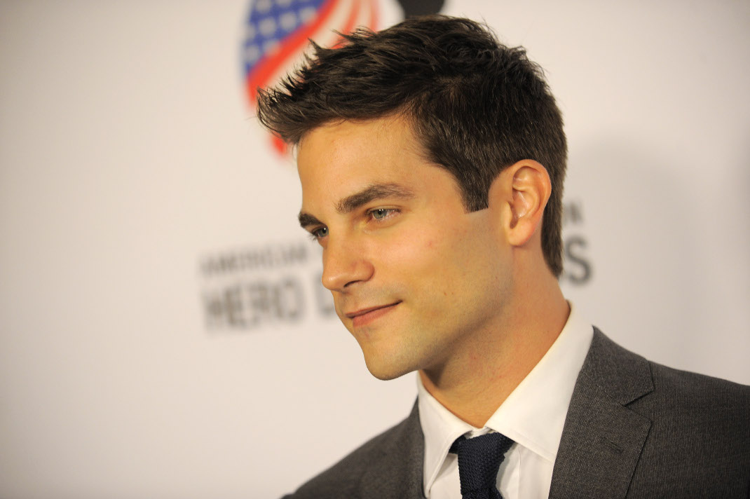 Αυτός είναι ο «Sawyer» και είναι ο λόγος να δείτε το «Fifty Shades ...