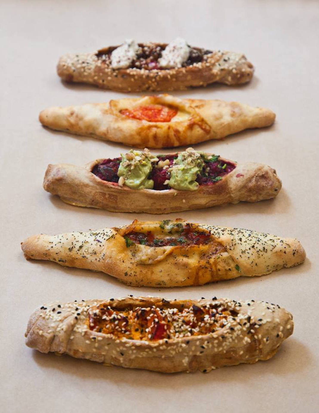 Αν δεν έφαγες λαχματζούν από το Feyrouz στην Αιόλου δεν ξέρεις πώς ...