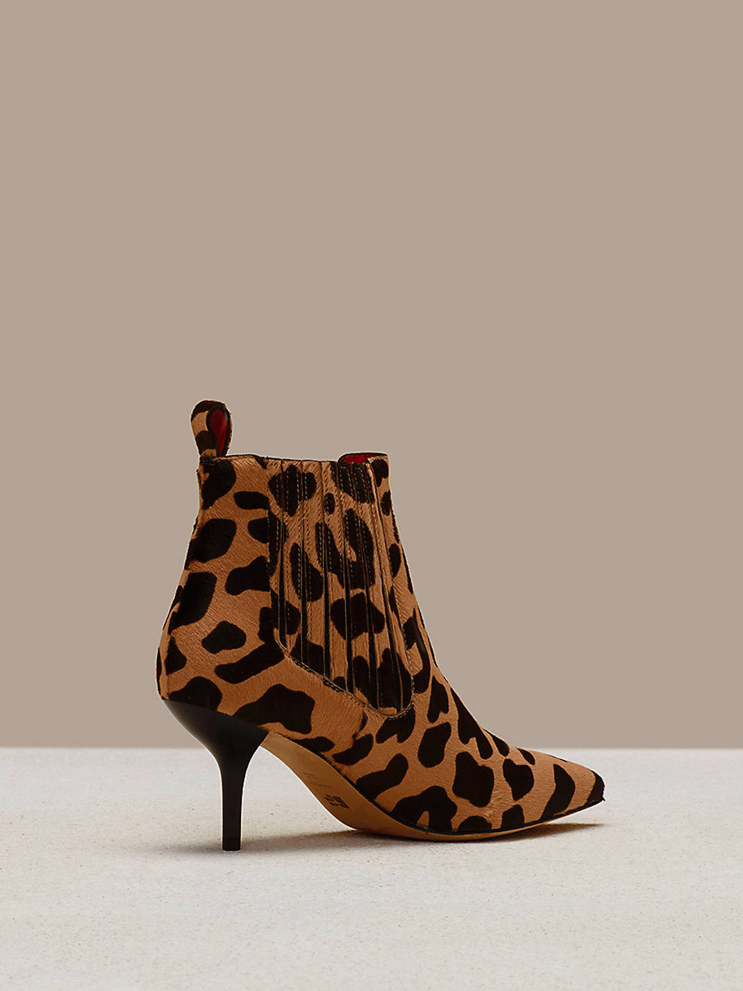 Kitten heel booties: Το κομψό μποτάκι με το χαμηλό τακούνι είναι τόσο ...