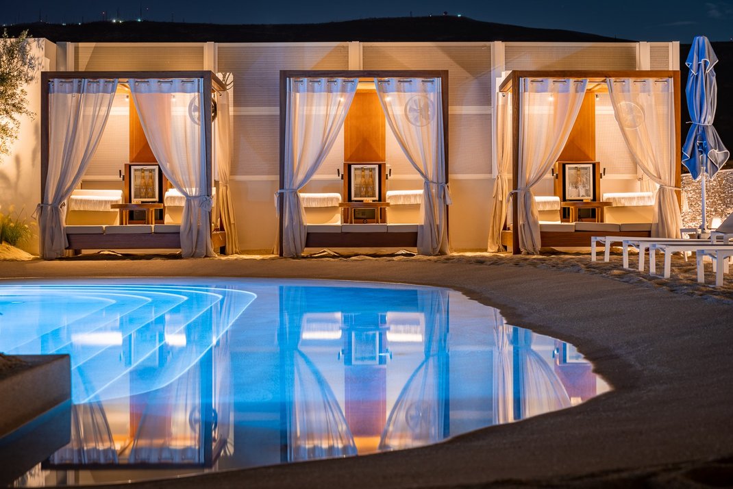 «Mavili Beach»: Η πλατεία Μαβίλη απέκτησε τη δική της «παραλία» -Σαν να ...