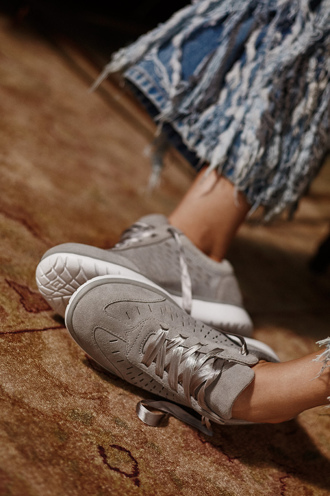 H νέα καλοκαιρινή συλλογή της UGG μας θέλει να περπατάμε στα πούπουλα | BOVARY