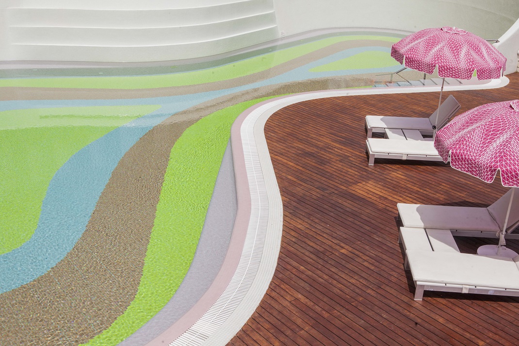 Semiramis Pool: Μια πολύχρωμη όαση δροσιάς στην Κηφισιά | BOVARY