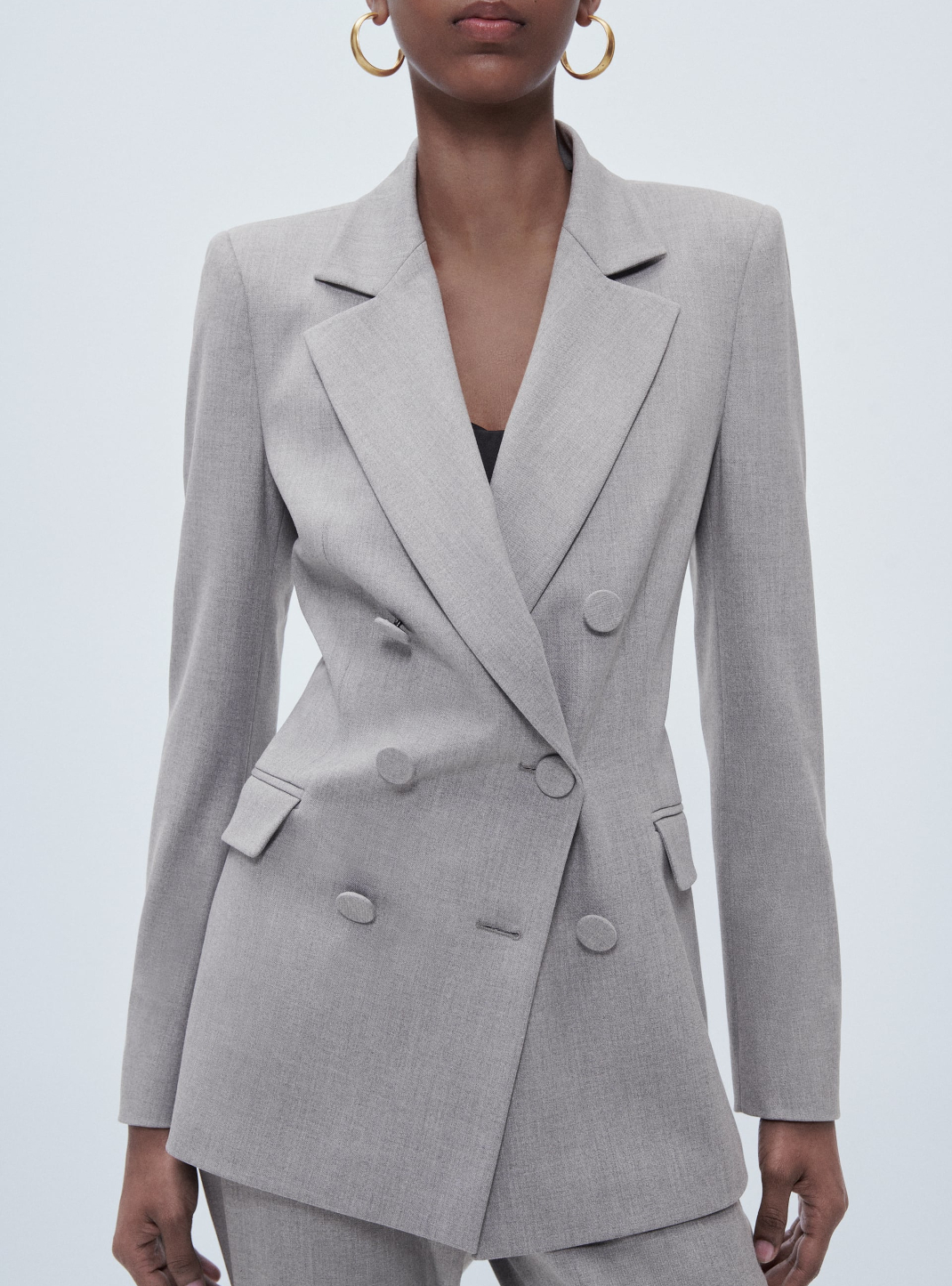 5 σούπερ κομψά κομμάτια από τις εκπτώσεις των Zara για να επενδύσεις τώρα | BOVARY