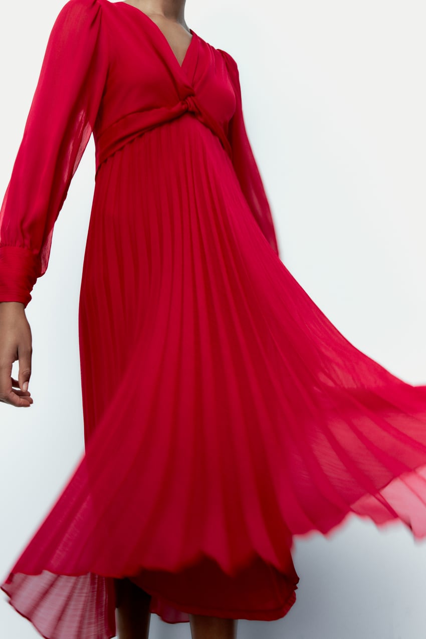 Το τέλειο κόκκινο φόρεμα από τα Zara -Αέρινο και classy, ιδανικό για ...