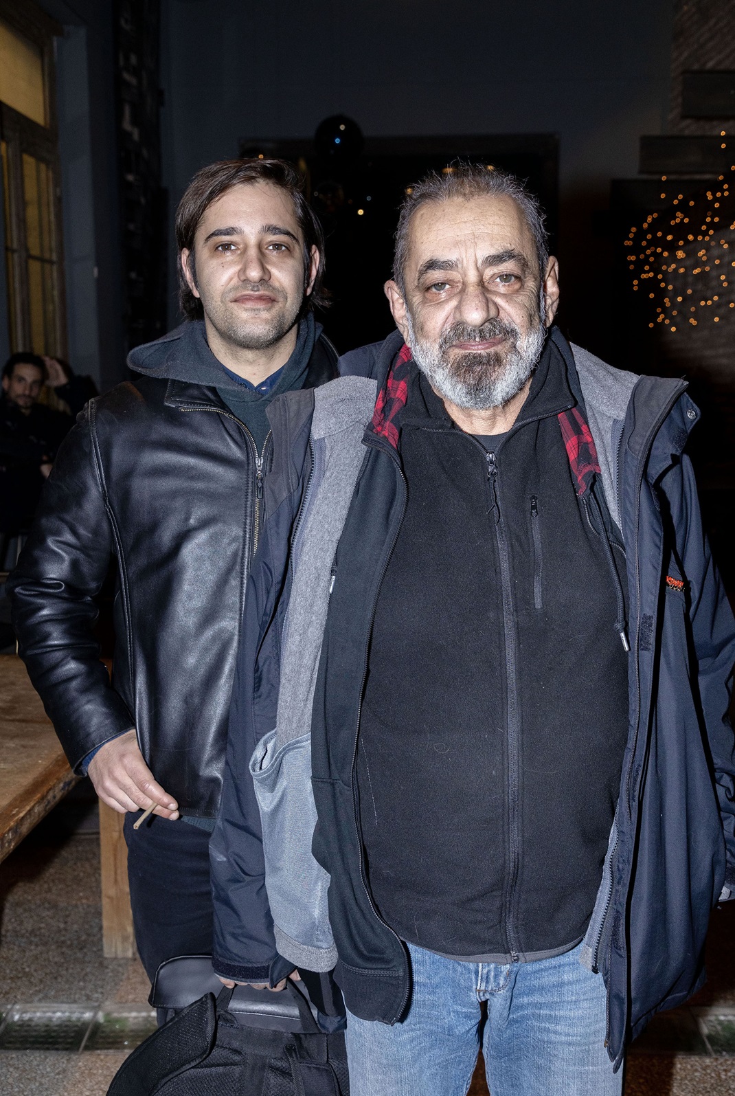 Ο λαοφιλής ηθοποιός, Αντώνης Καφετζόπουλος ποζάρει με τον γιο του ...