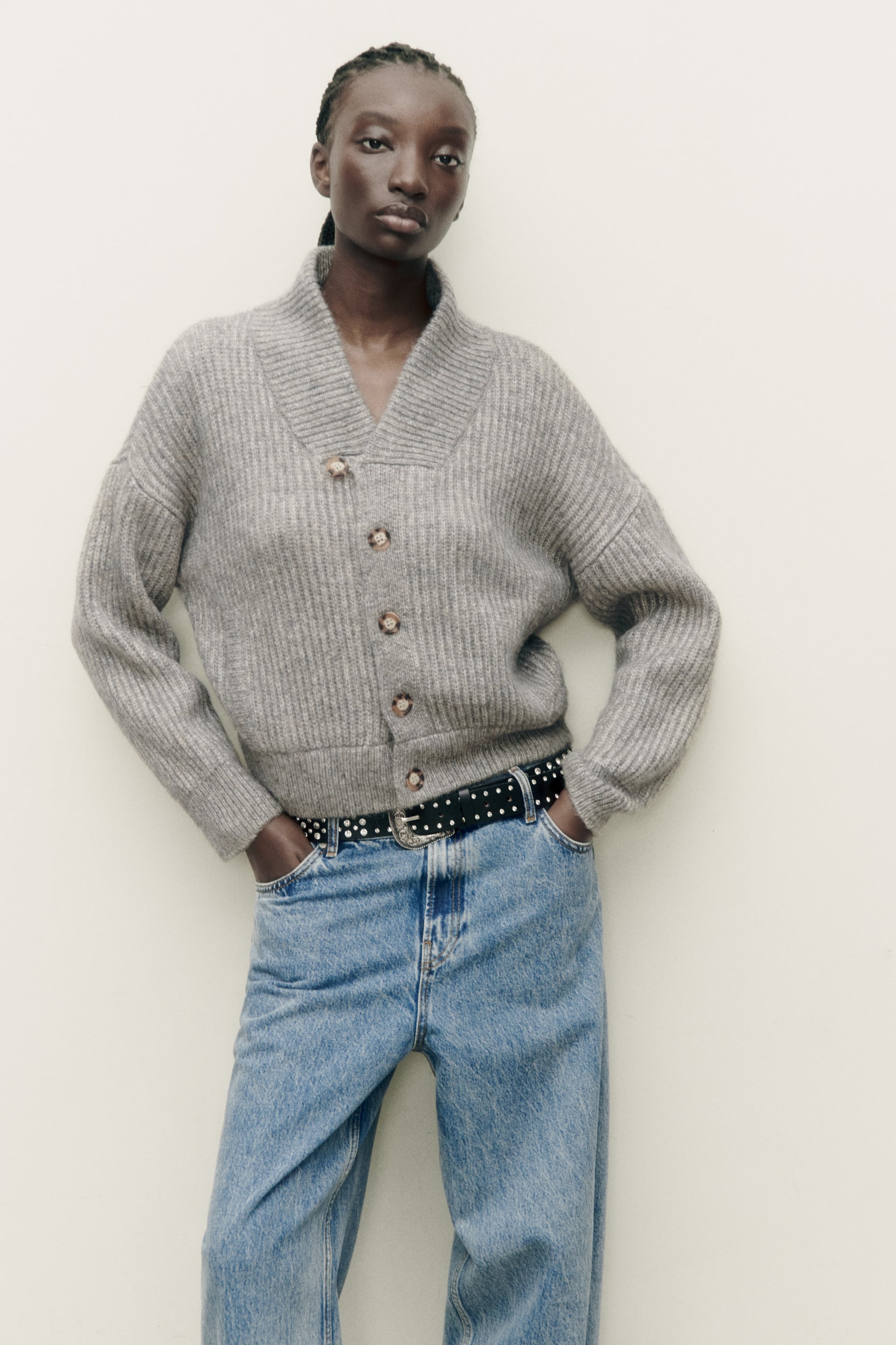 Σήμερα ξεκινούν οι εκπτώσεις στα Zara: 5 κομμάτια που κοστίζουν συνολικά κάτω από 90 ευρώ | BOVARY