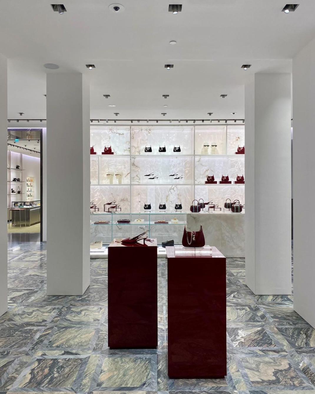 Η ανανεωμένη, ατμοσφαιρική boutique του οίκου Gucci στο Μιλάνο έχει κάτι από David Lynch | BOVARY