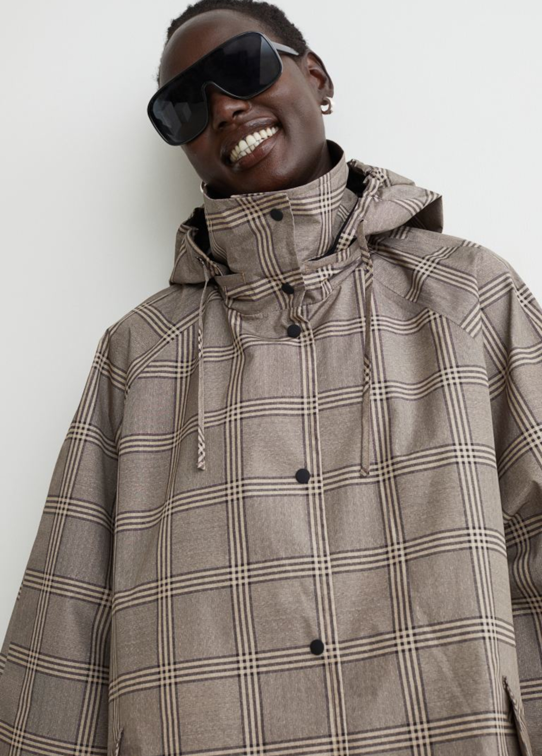 Το κομψό αδιάβροχο από τα H&M θα δώσει στιλ στα looks της πόλης | BOVARY