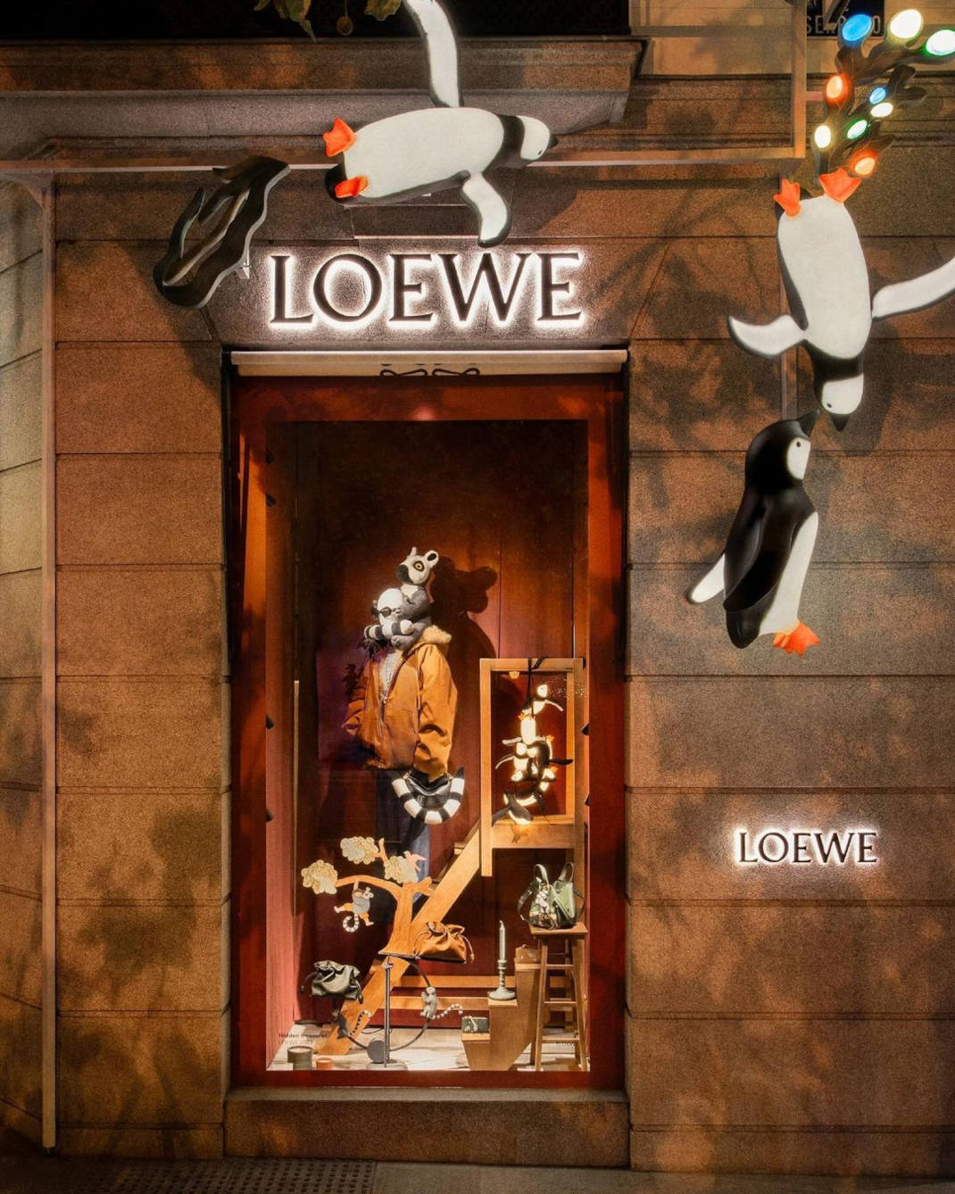 Η festive συλλογή της Loewe είναι γεμάτη πιγκουίνους και μαγικά ...