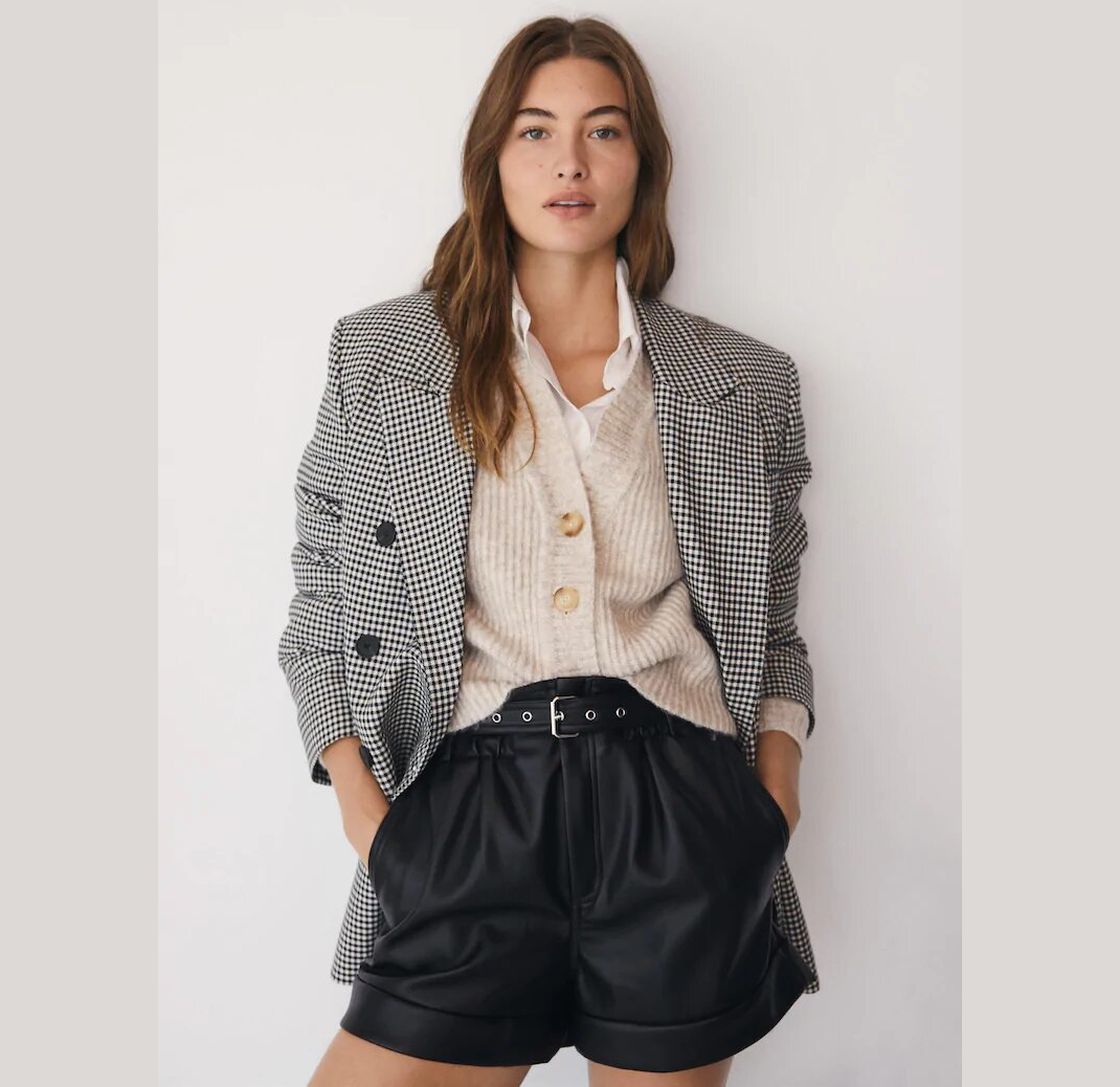 To classy σοφιστικέ σορτς από τα Mango που μπορείς να φορέσεις και στο ...