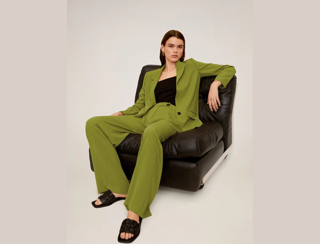 Τα Mango μόλις λάνσαραν ένα κοστούμι στο πιο φρέσκο και ιδιαίτερο χρώμα ...