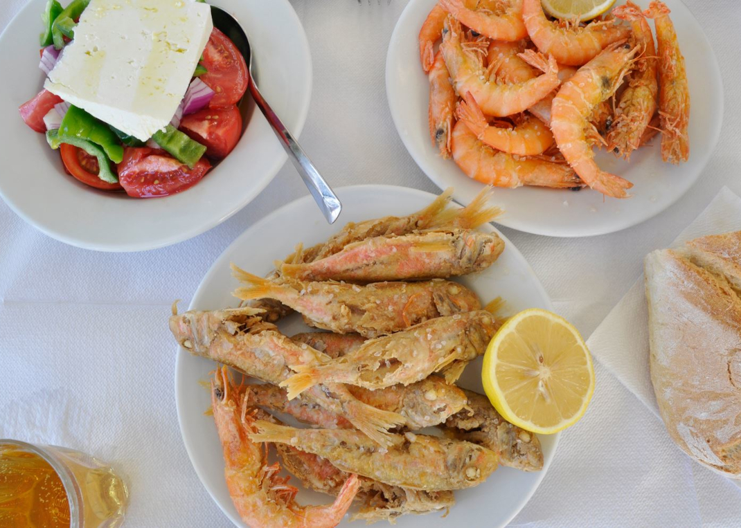 «Μαργαρώ»: Το διάσημο ταβερνάκι του Πειραιά που σερβίρει ...