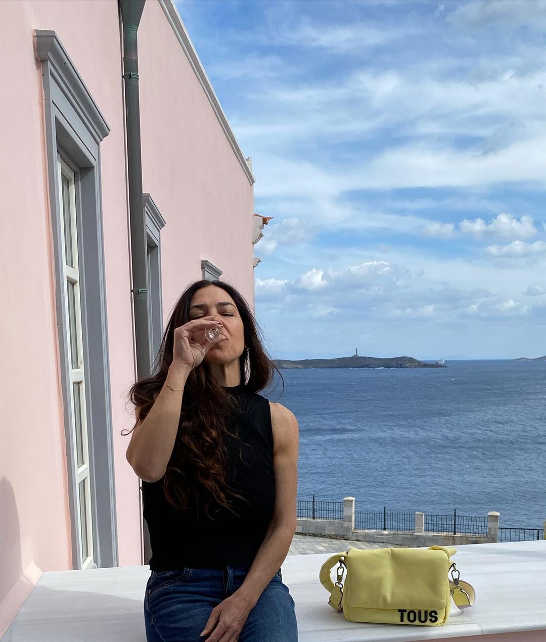 Η Ναταλία Δραγούμη με το τζιν που ψηλώνει το πόδι και είναι τέλειο για ...