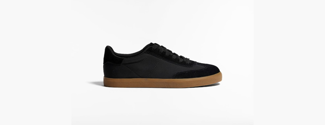 Τα στιλάτα μαύρα sneakers από τα Oysho που θα σε κάνουν να ξεχάσεις τα ...
