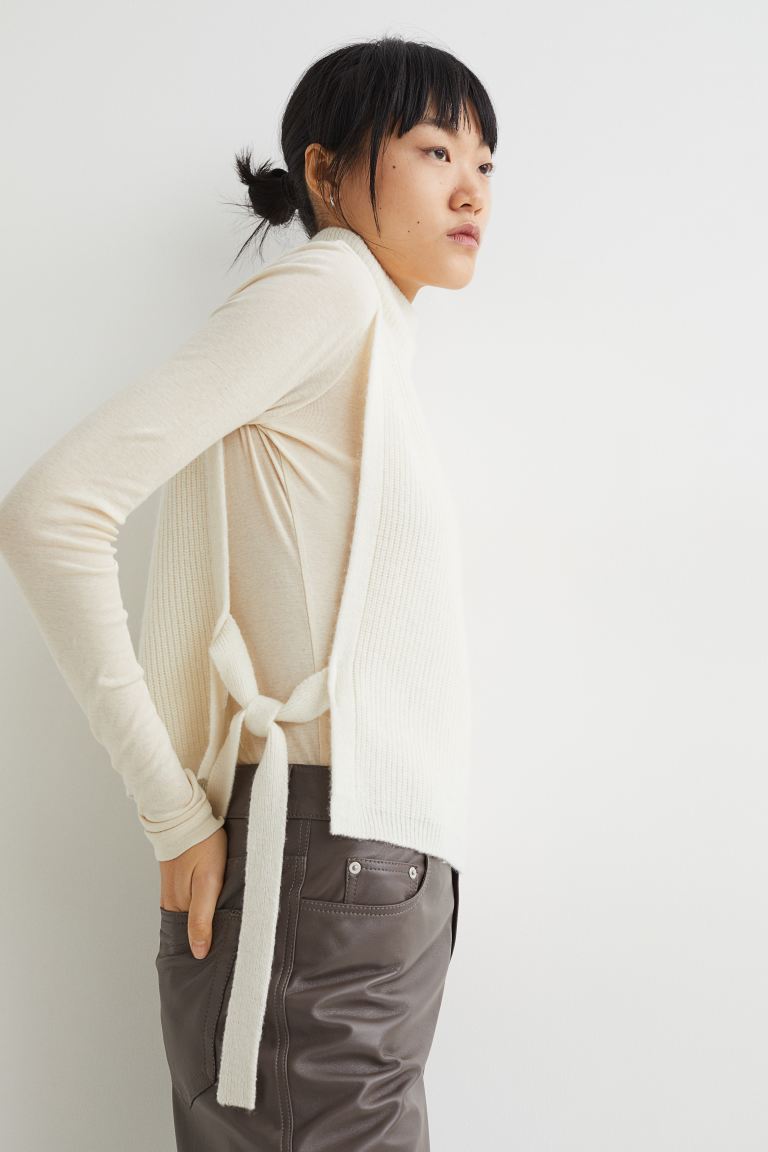 Turtleneck bibs: Η νέα τάση που θα σε ζεστάνει τις κρύες μέρες με τον ...