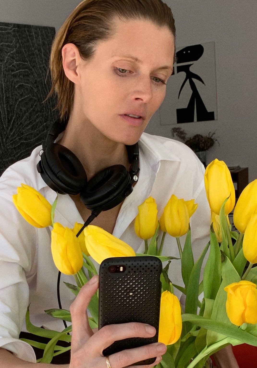 Στη νέα καμπάνια των Zara τα μοντέλα φωτογραφίζονται στα σπίτια τους ...