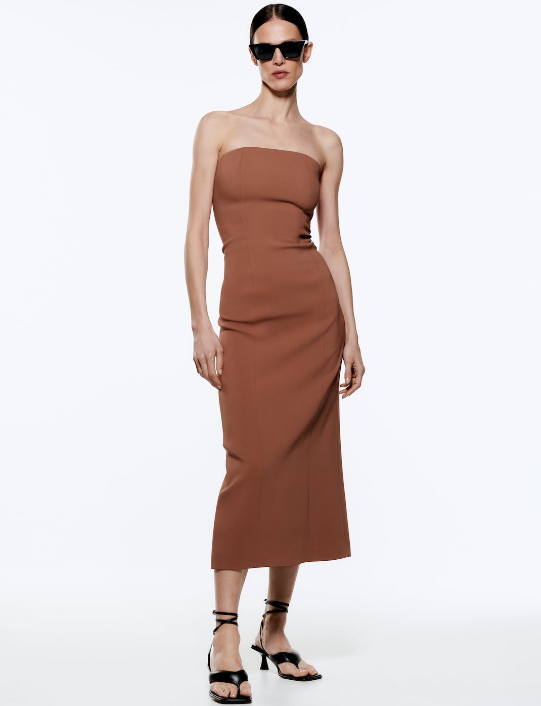 Το minimal chic φόρεμα από τα Zara φέρνει τη γοητεία των 90s στο σήμερα ...