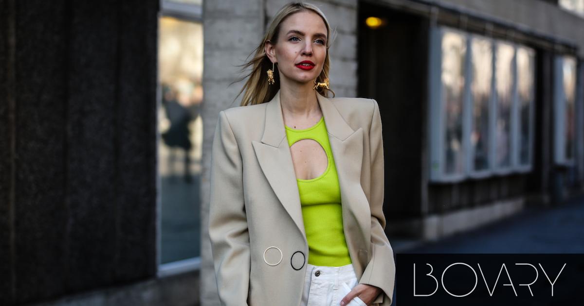 Το feminine neckline που κάνει τα τοπ της σεζόν να δείχνουν πιο κομψά ...