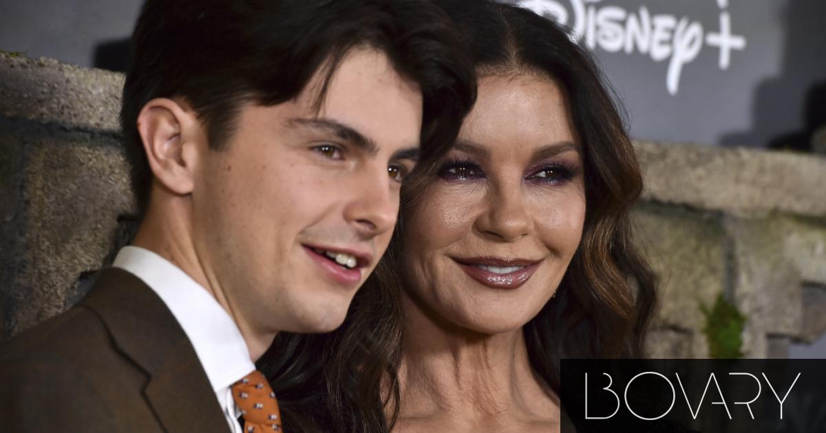 H Κάθριν Ζέτα Τζόουνς με Elie Saab φόρεμα και τον 22χρονο γιο της στο κόκκινο χαλί | BOVARY