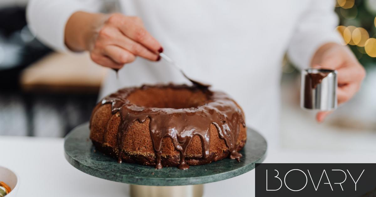 Εύκολο κέικ σοκολάτας με 4 υλικά -Τέλειο σνακ για το γραφείο και το σχολείο | BOVARY