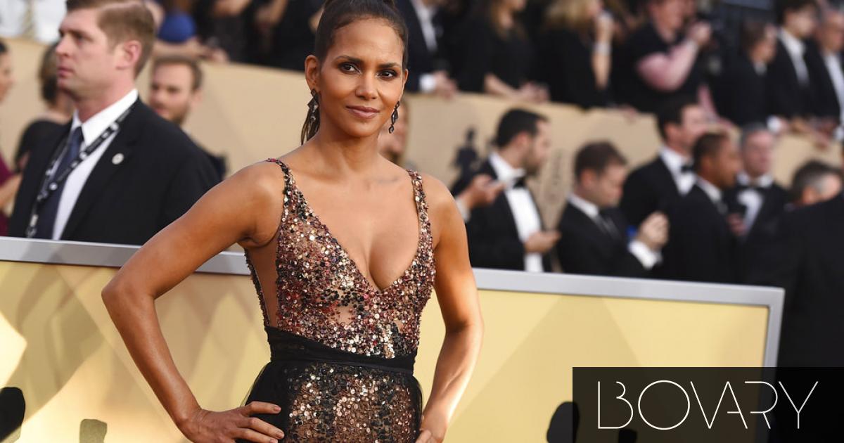 Η Χάλι Μπέρι στην παραλία με μαύρο μπικίνι, πιο hot από ποτέ | BOVARY