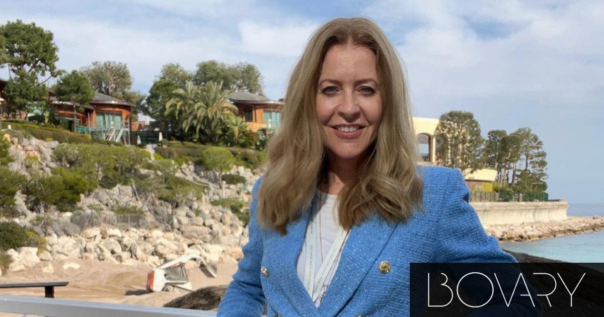 «Πώς μοιάζω με τη Λιζ Χάρλεϊ στα 60 μου» -Μια δημοσιογράφος αποκαλύπτει πως διατηρεί τη φόρμα ...