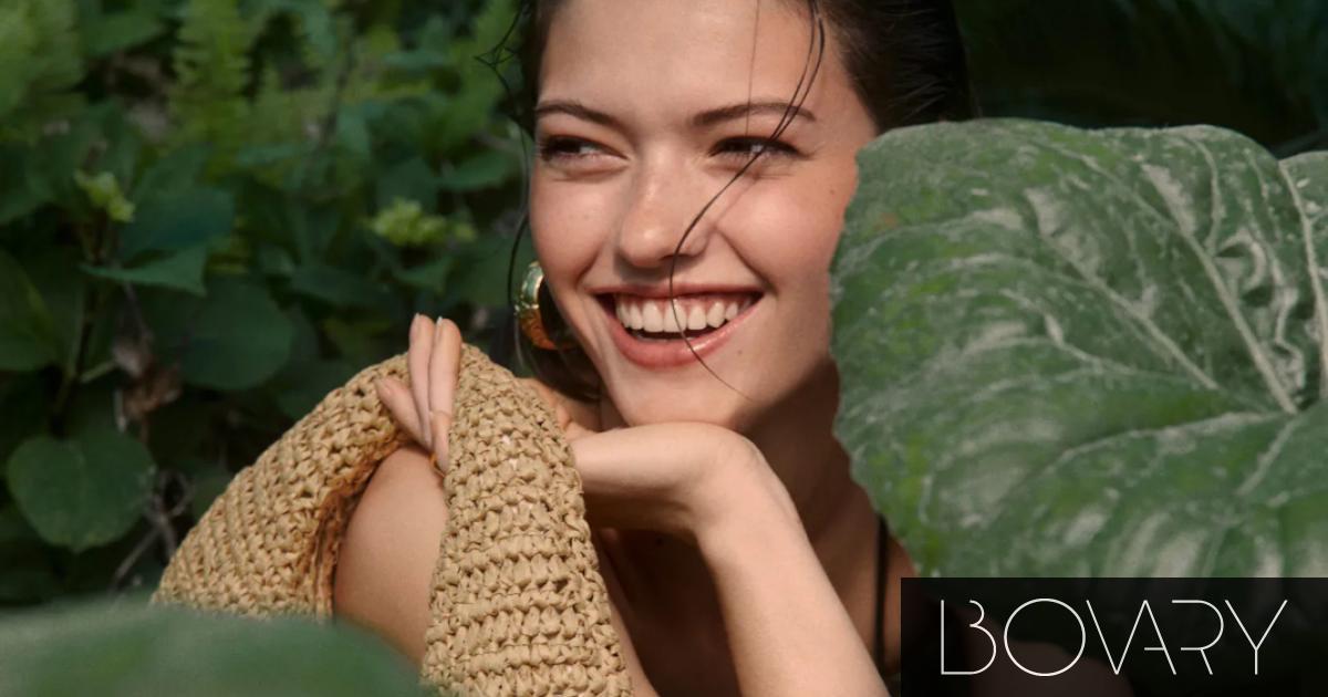 Η ψάθινη τσάντα από τα Mango που θα κρατήσεις στις βραδινές εξόδους σου | BOVARY