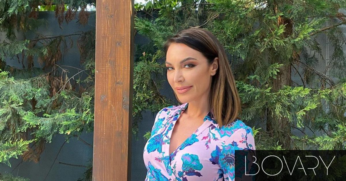 H Τατιάνα Στεφανίδου κάνει τις τελευταίες της βουτιές στο Αγκίστρι -Με navy blue μπικίνι και ...