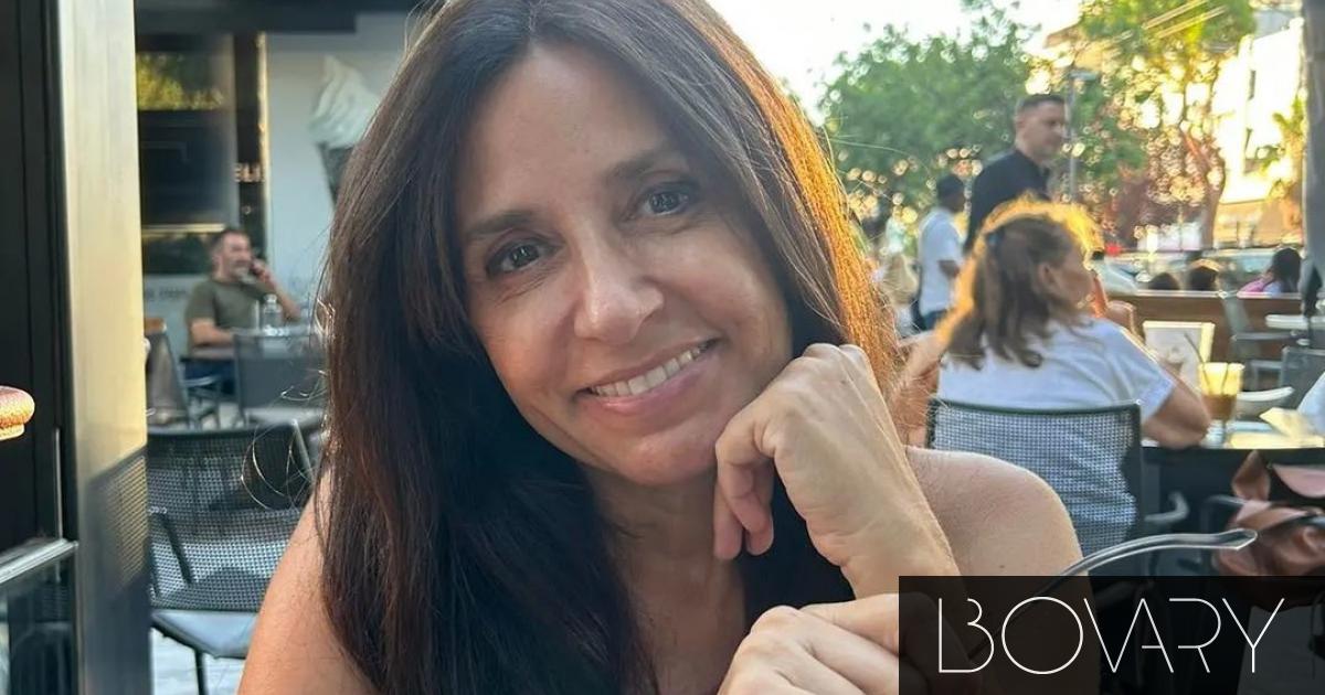 H Βάσω Γουλιελμάκη με την αδελφή της στην παραλία -Ποζάρουν χαμογελαστές με τα μαγιό τους | BOVARY