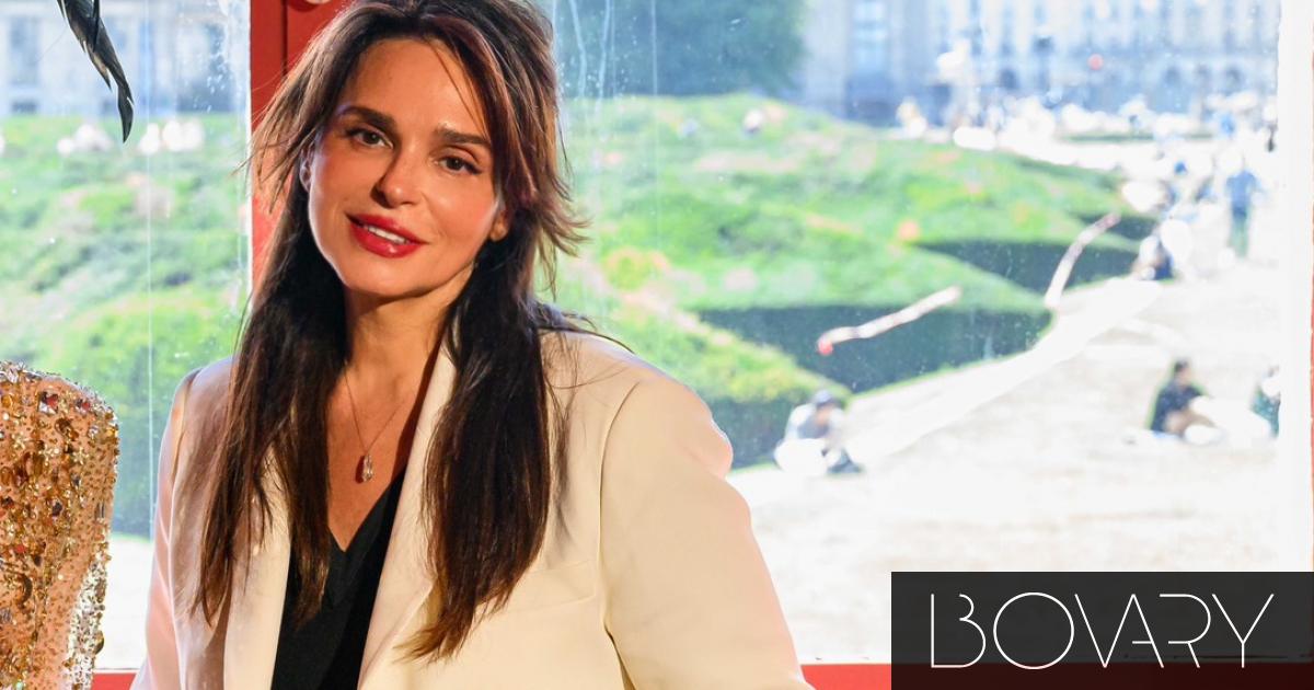 Η Σίλια Κριθαριώτη χαλαρώνει στη βεράντα του σπιτιού της με καλούς φίλους και υπέροχη θέα στην ...