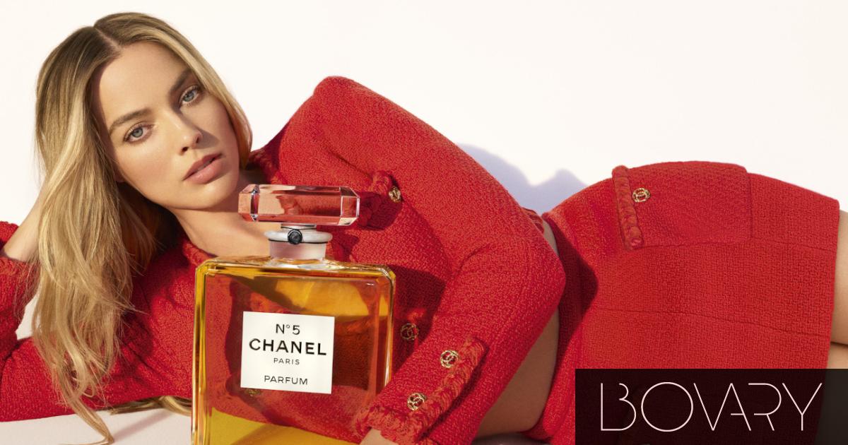 «Τα λέμε στις 5»: Η Margot Robbie και ο Jacob Elordi γίνονται σχεδόν εραστές στην καμπάνια ...