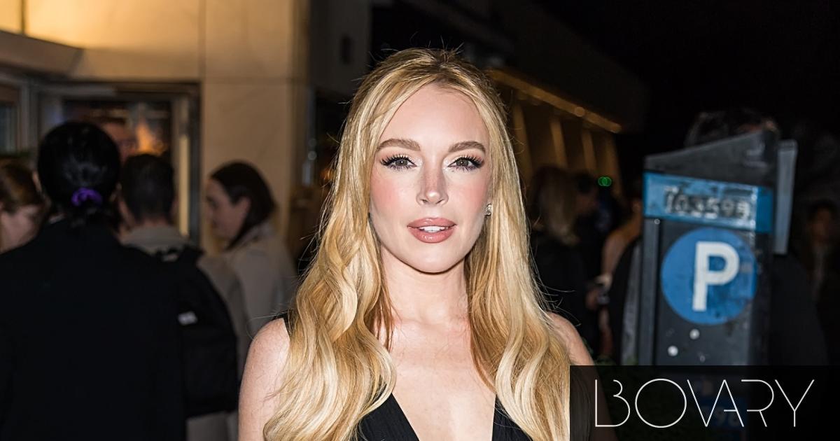 Οι θαυμαστές της Λίντσεϊ Λόχαν εντυπωσιάζονται με το νεανικό πρόσωπό της στην πρεμιέρα της ...