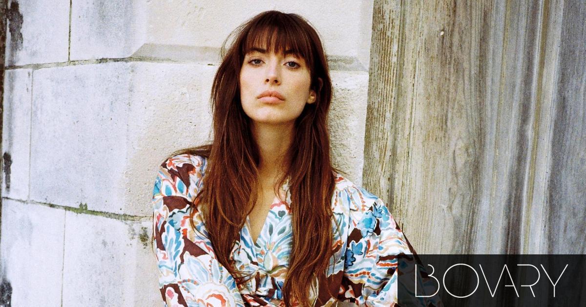 Μόλις έφτασε στα Zara το πιο όμορφο εμπριμέ φόρεμα για να το φορέσετε τώρα με μπότες και την ...