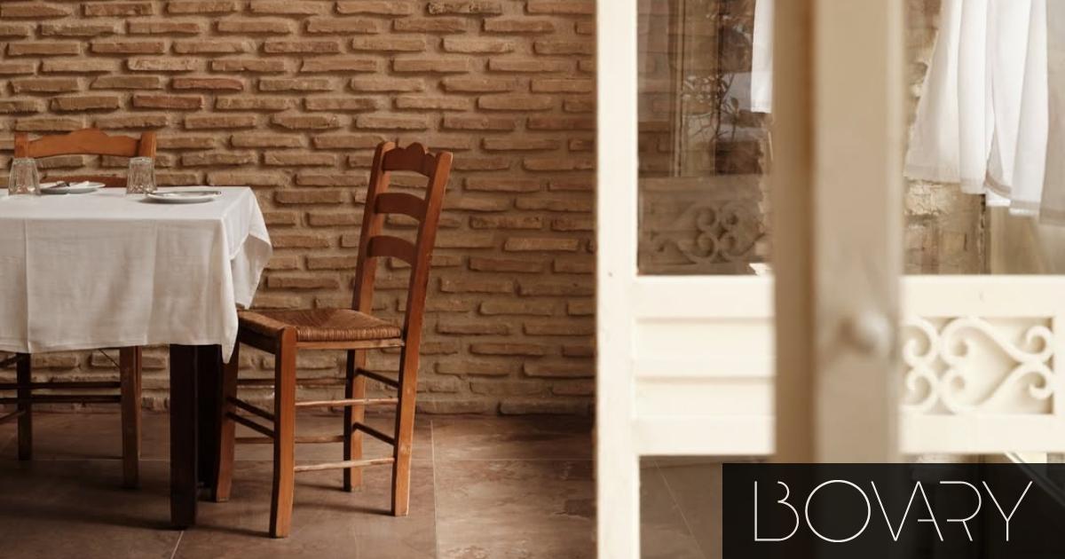 Η «Ταβέρνα των Φίλων» στον Κολωνό είναι αυτό που λέει το όνομά της ...