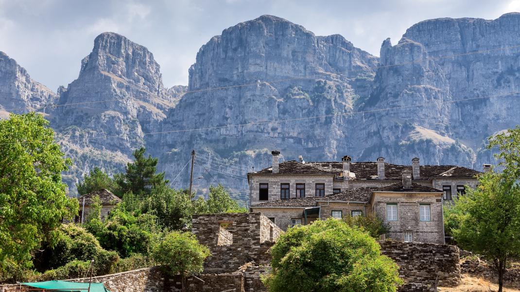 To Condé Nast «ανακαλύπτει» τα Zαγοροχώρια -Θολωτά πέτρινα γεφύρια ...