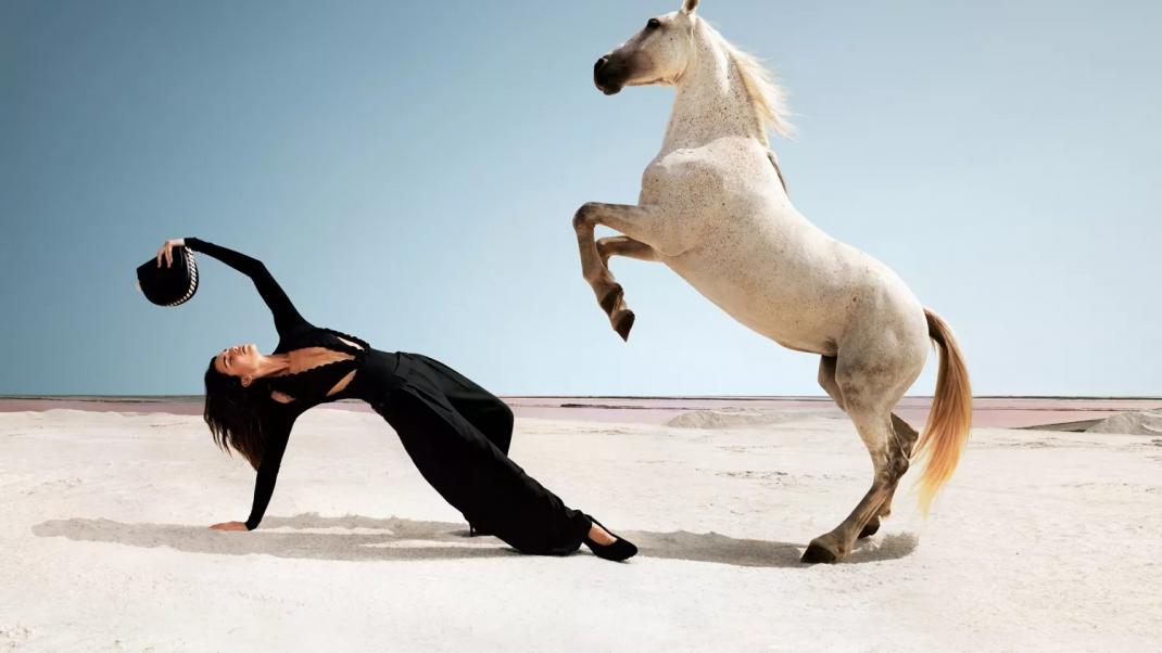 Η Κένταλ Τζένερ στη νέα καμπάνια της Stella McCartney ενσαρκώνει άψογα ...