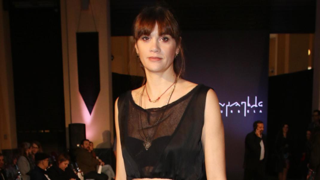 Η Άννα Μαρία Παπαχαραλάμπους μάς συστήνει την αδερφή της, Εβίτα -Γνωστή ...