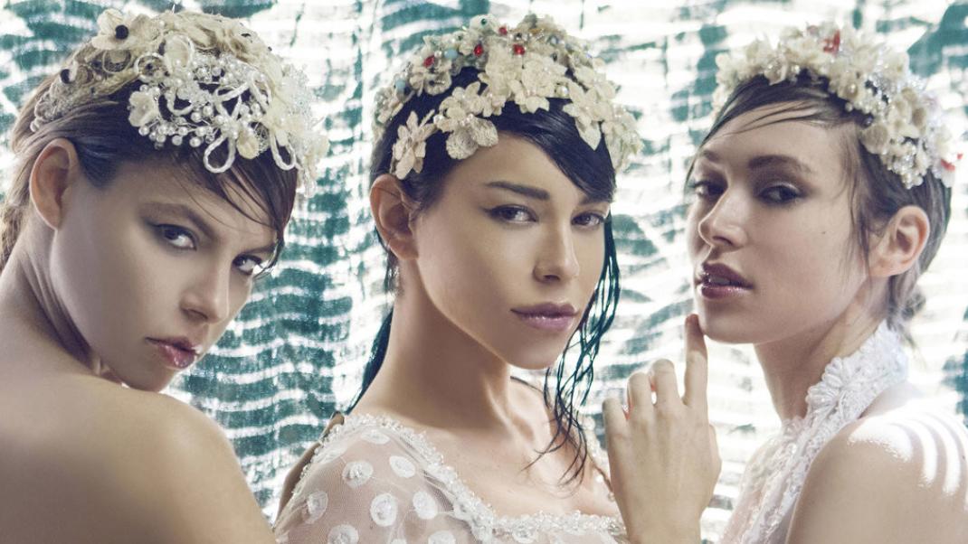 Μοντέλα του GNTM όπως δεν τα έχουμε ξαναδεί -Με νυφικά και ρομαντικά hair accessories για τις ...