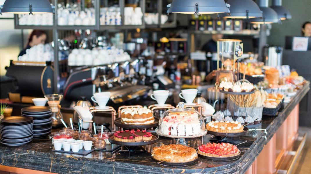 Επιστρέφει ανανεωμένο το λαχταριστό Weekend Brunch Buffet στο Blends ...
