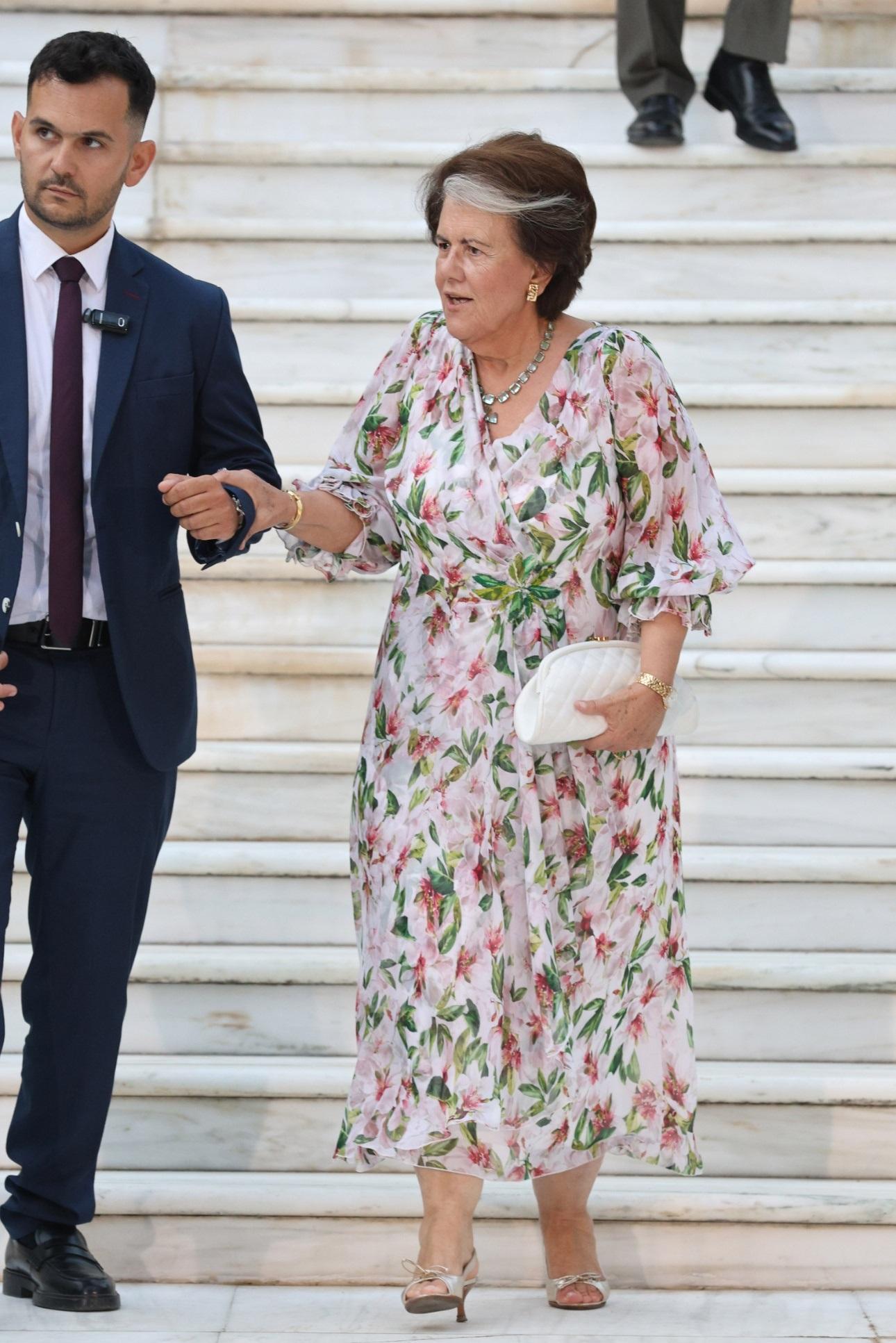 Λαμπερές εμφανίσεις στο Προεδρικό Μέγαρο -Τι φόρεσαν οι κυρίες στην ...
