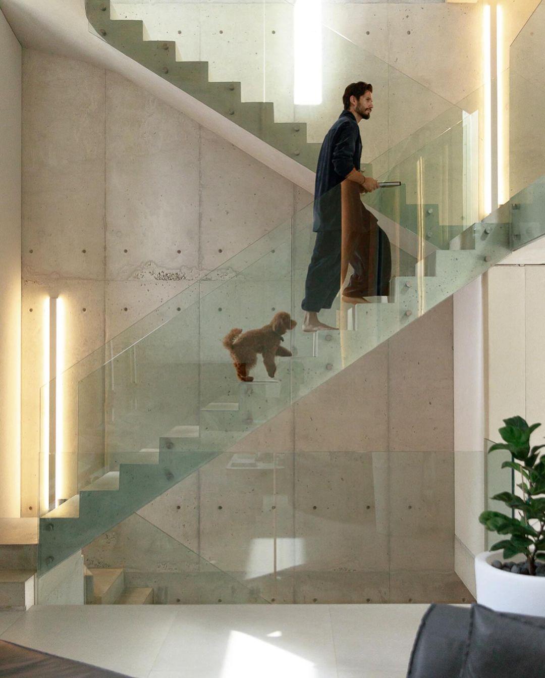 Το εντυπωσιακό σπίτι του Γιώργου Καράβα είναι η επιτομή του industrial ...