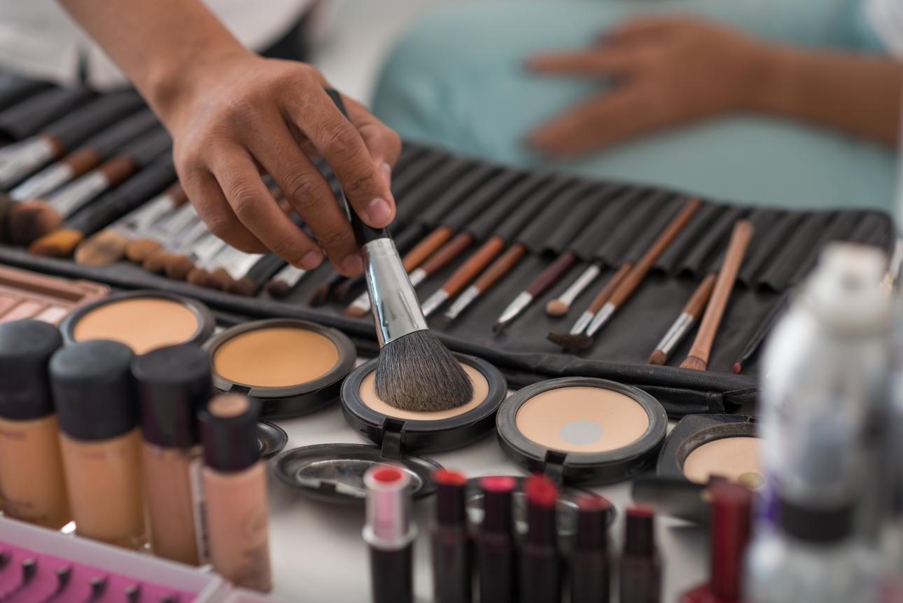 6 συμβουλές στο μακιγιάζ ιδανικές για γυναίκες άνω των 40 | BOVARY