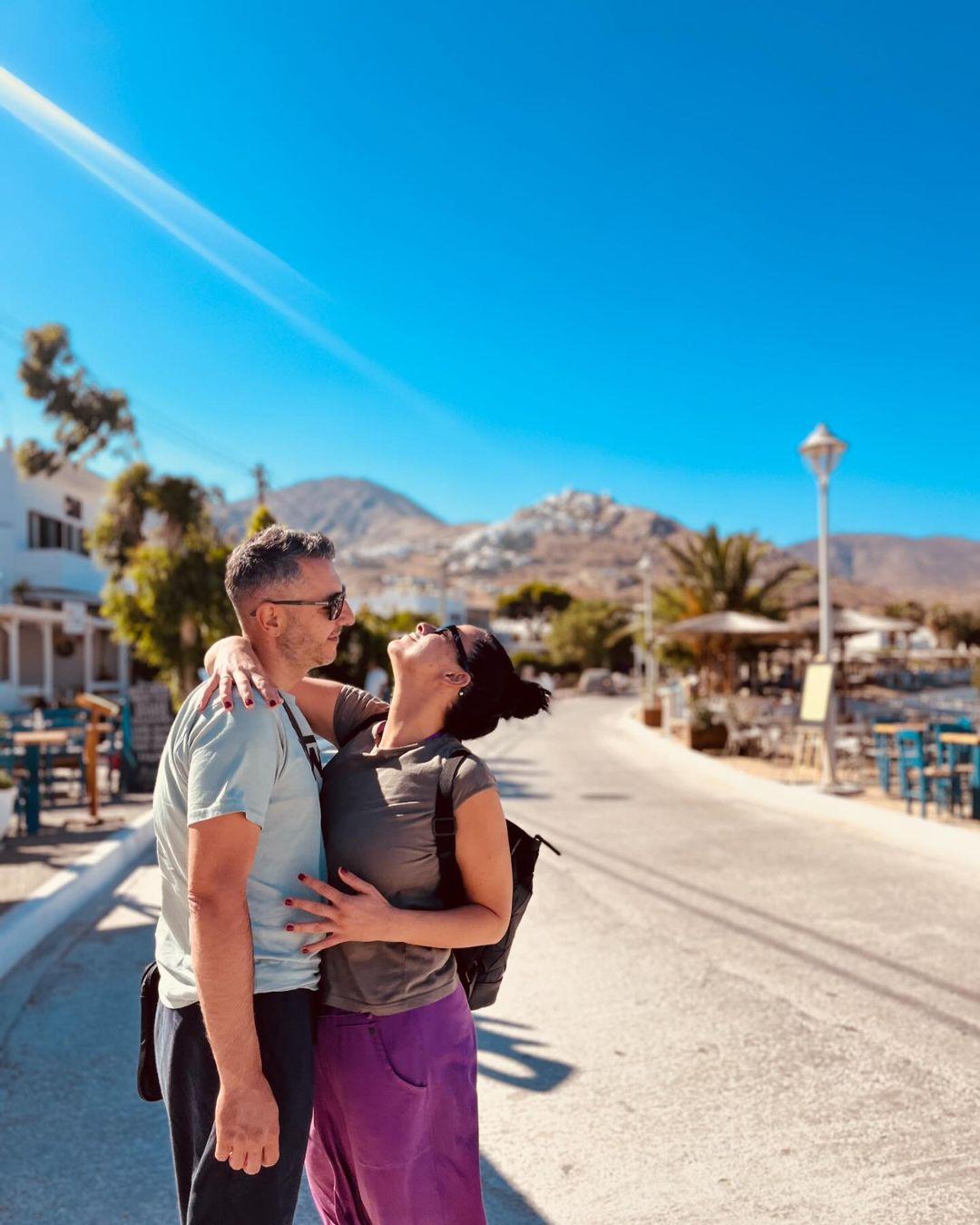 H Μαρίζα Ρίζου με κρεμ μπικίνι και πράσινο παρεό -Το φωτογραφικό ...